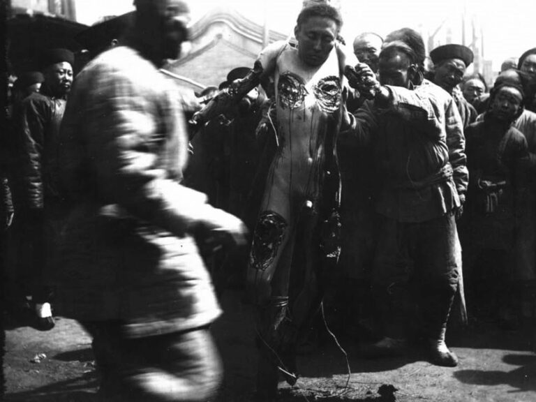 Lingchi – La Ejecución por Muerte de Mil Cortes